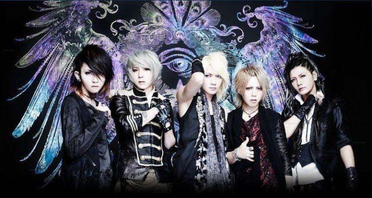 K-Pop vs J-Pop: Key Differences and Popularity Explained